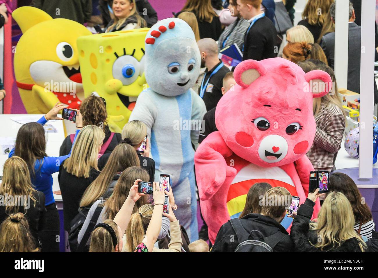 London, UK. 24th Jan, 2023. Opening photocall with the giant toy ...
