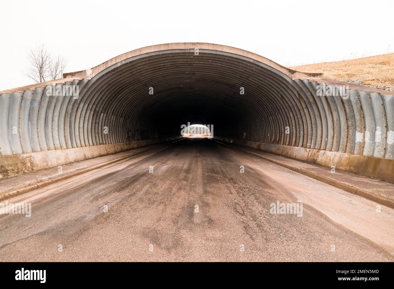 Long tunnel hi-res stock photography and images - Alamy