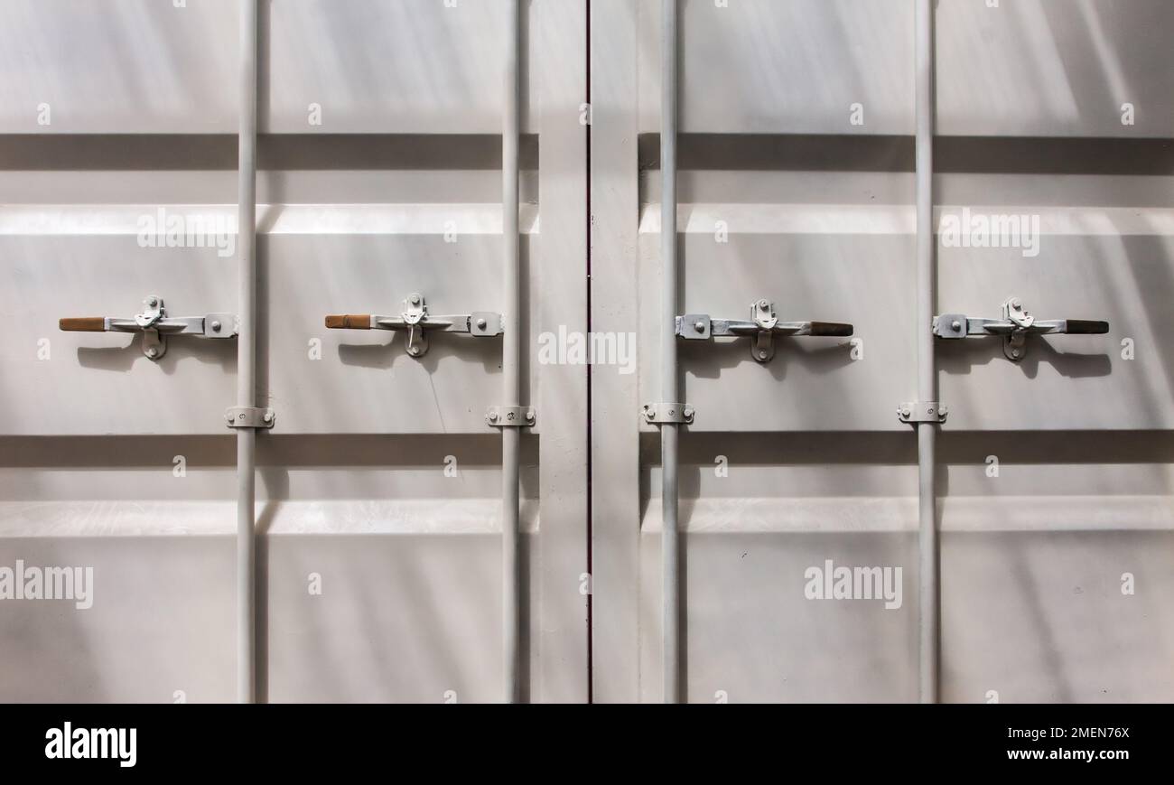 Object on white container hi-res stock photography and images - Alamy
