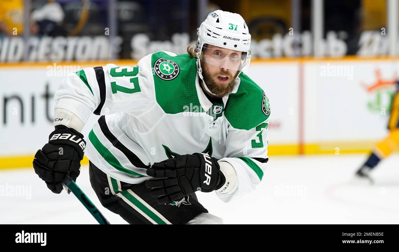 Dallas Stars center Justin Dowling (37) plays against the Nashville ...