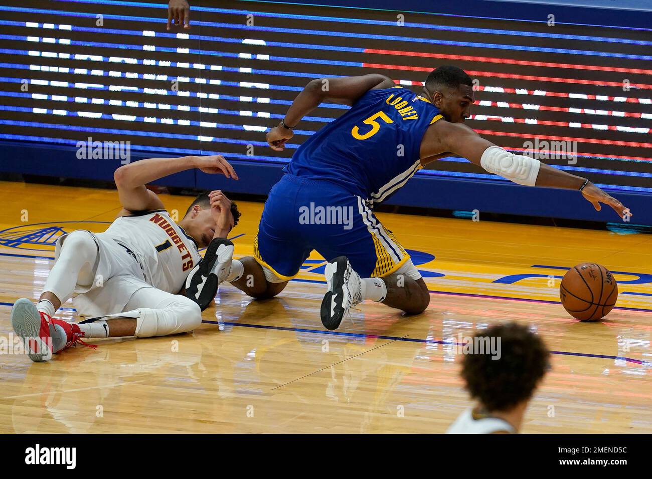 Golden State Warriors center Kevon Looney (5) reaches for a loose ball ...