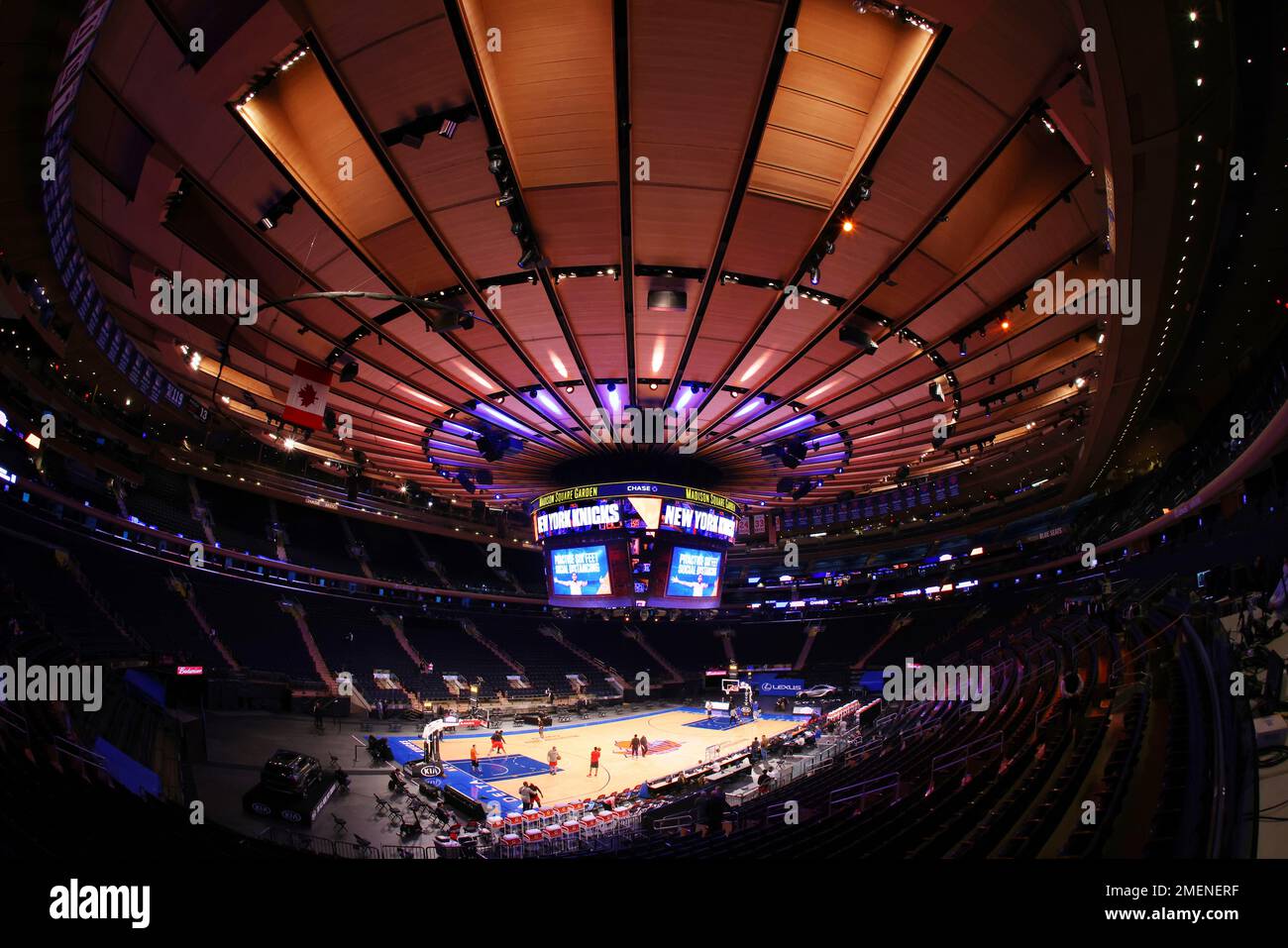 The Toronto Raptors and New York Knicks warm up before their game at ...