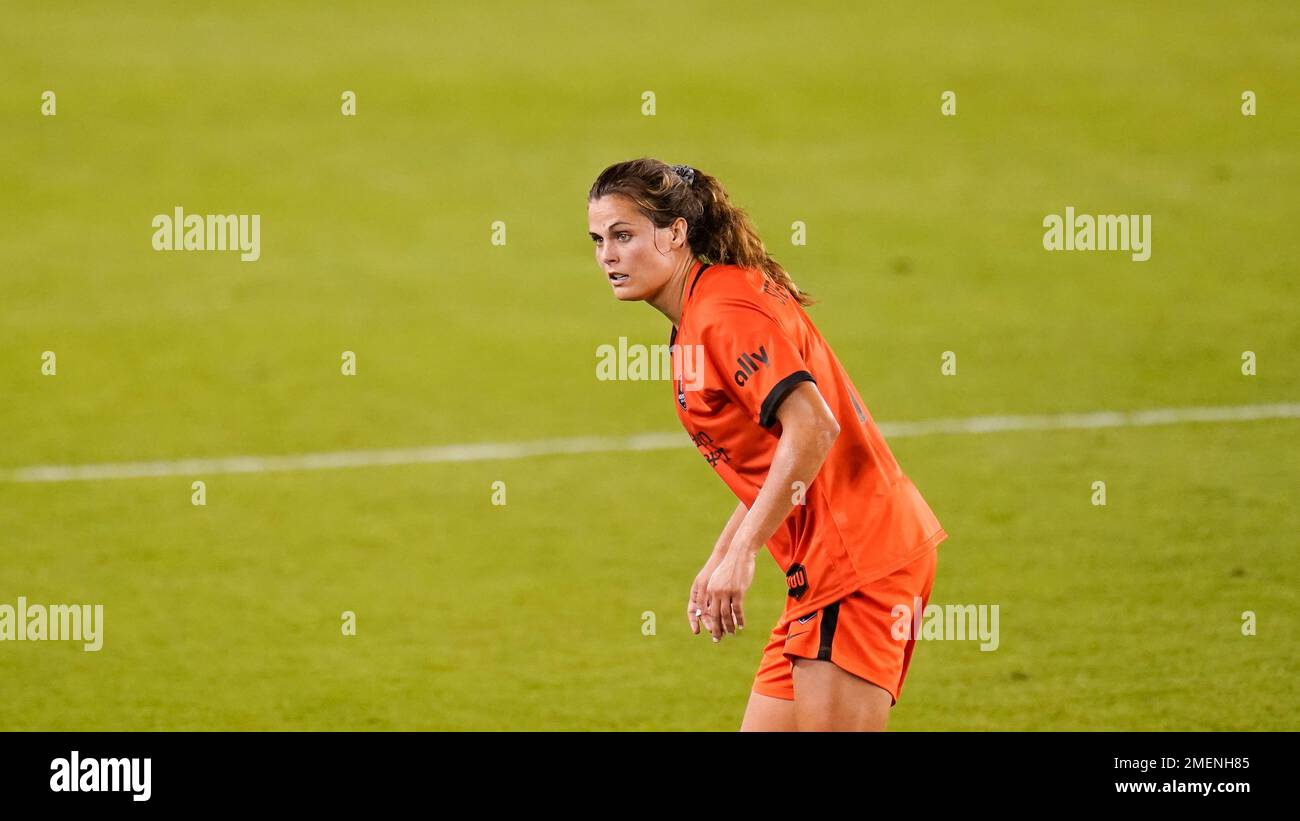 Houston Dash forward Katie Stengal (7) runs upfield during an NWSL ...