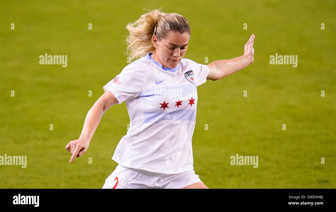 Chicago Red Stars forward Kealia Ohai Watt (2) prepares to kick during ...
