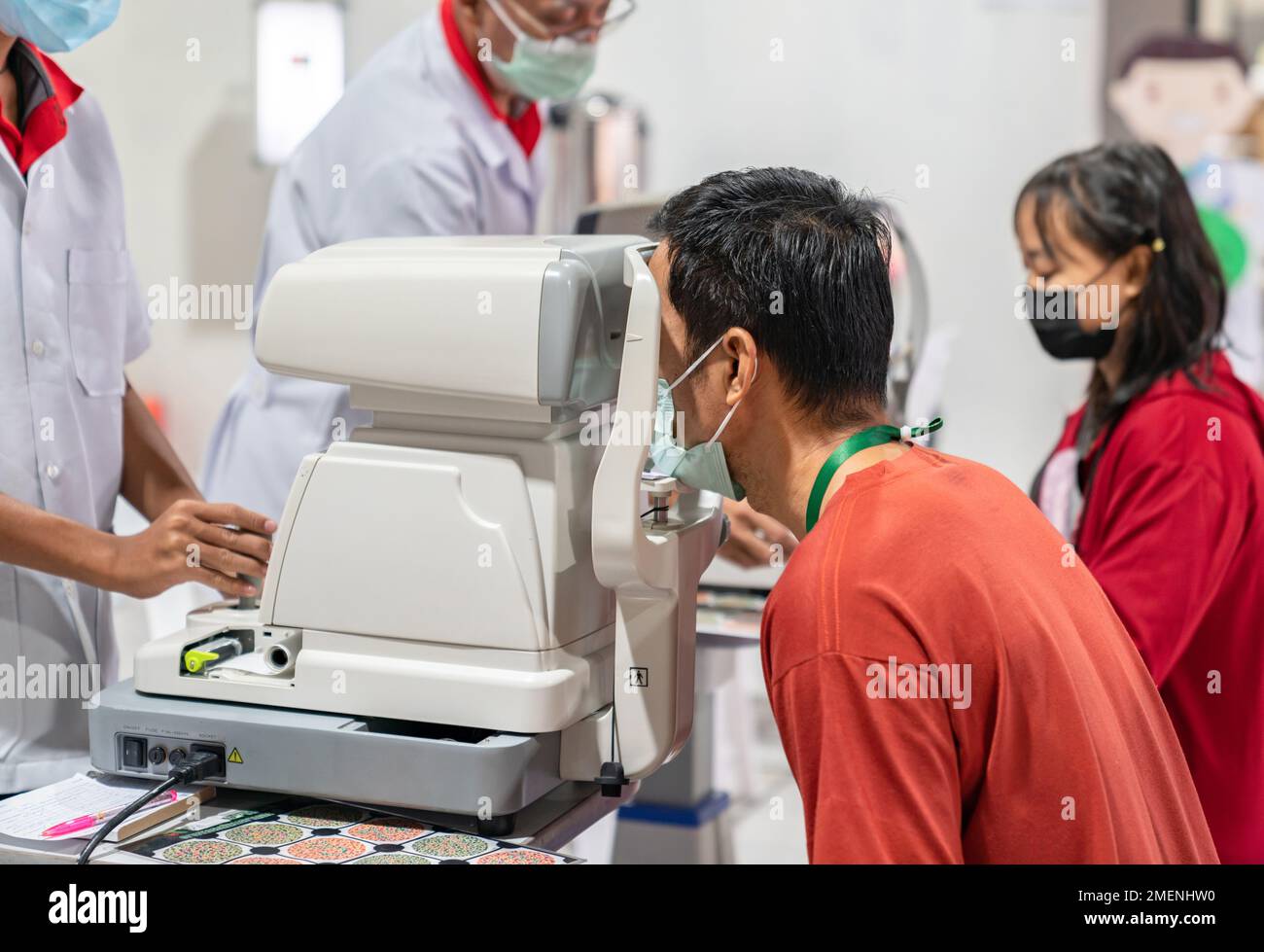 Eye test chart machine hi-res stock photography and images - Alamy