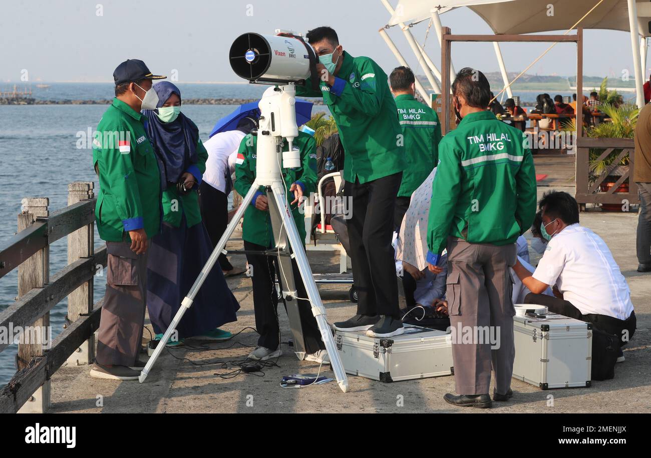 Officials prepare a telescope to scan the horizon for a crescent moon ...