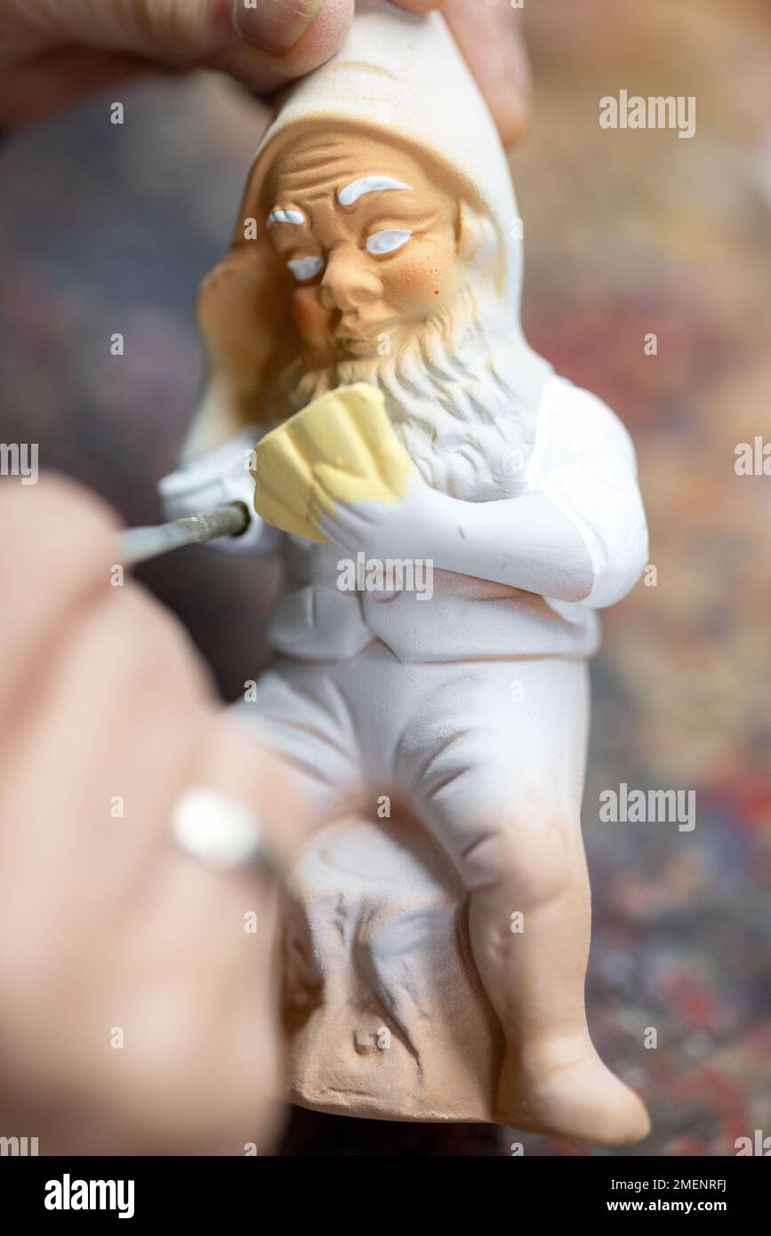 Geratal, Germany. 24th Jan, 2023. Employee of the Zwergstatt company in ...