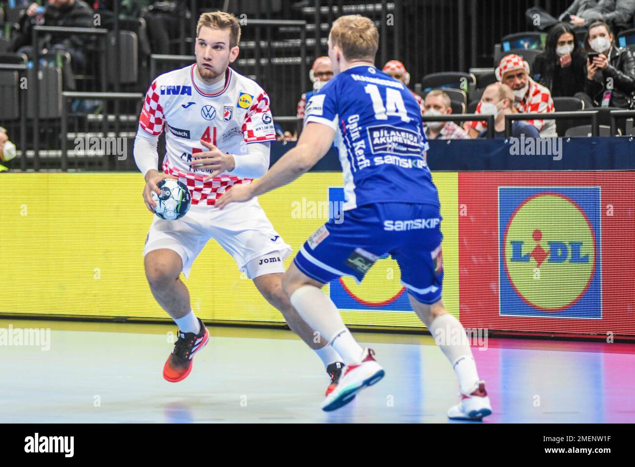 Tin Lucin (Croatia) against Iceland. EHF Euro 2022. Main Round Stock ...