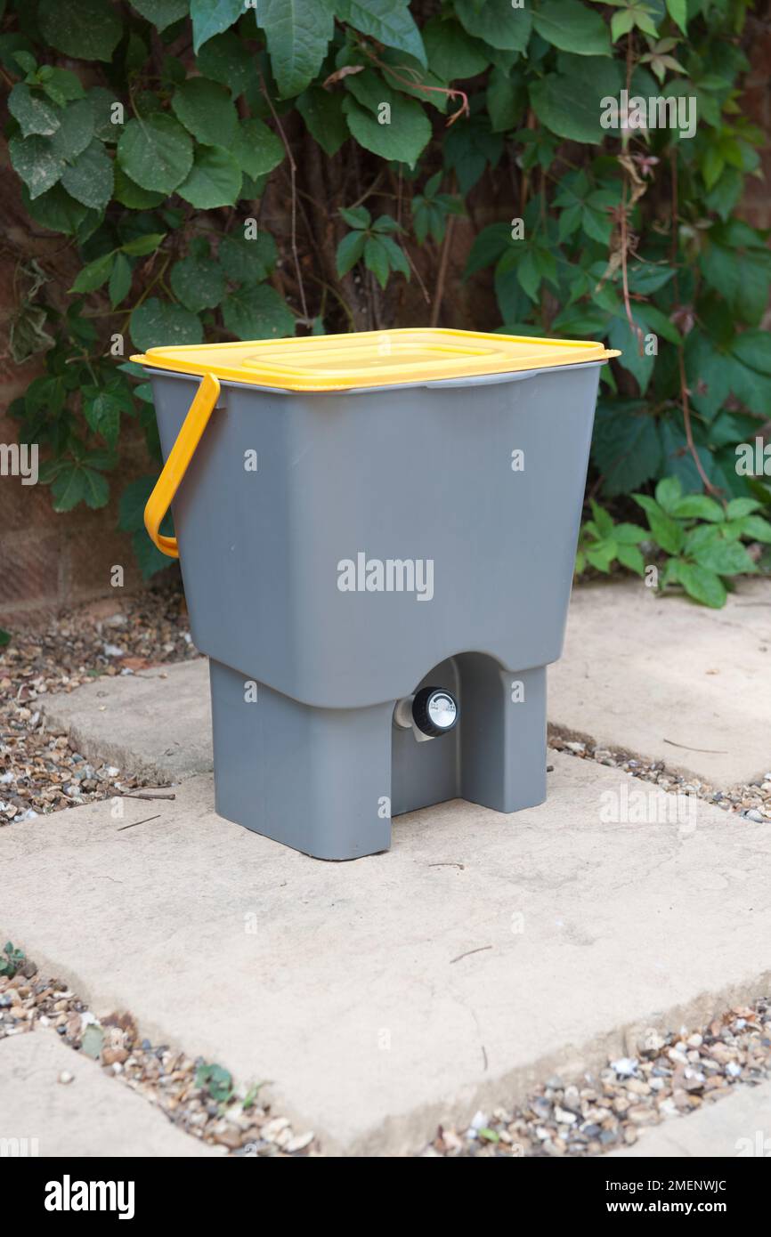 Bin color hi-res stock photography and images - Alamy