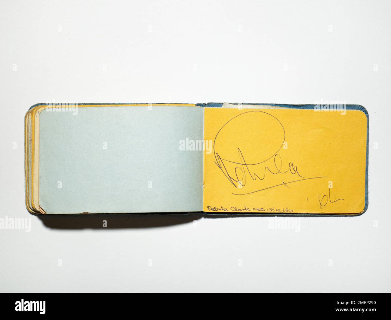 Autograph collecting hi-res stock photography and images - Alamy