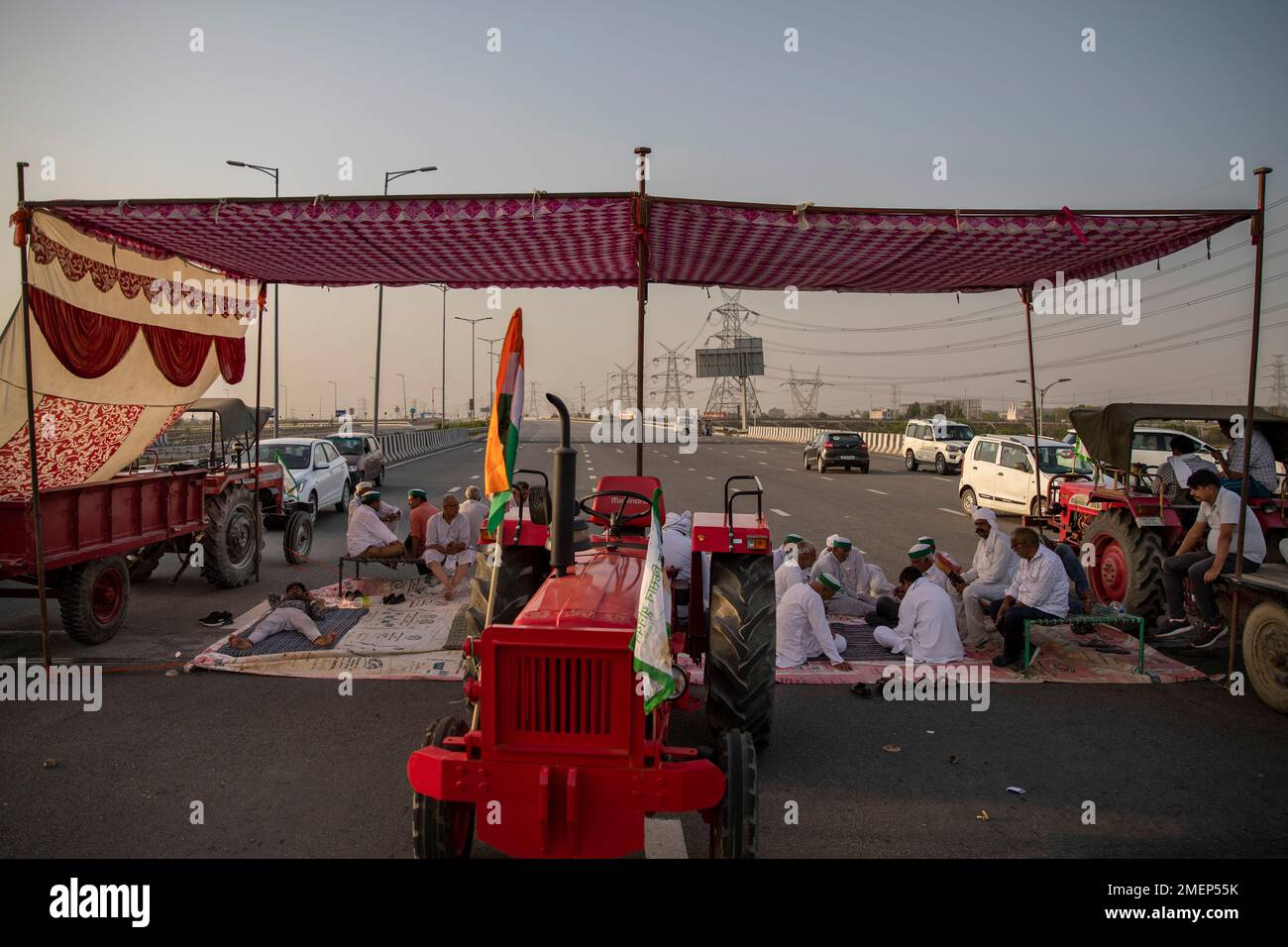 Major expressway hi-res stock photography and images - Alamy