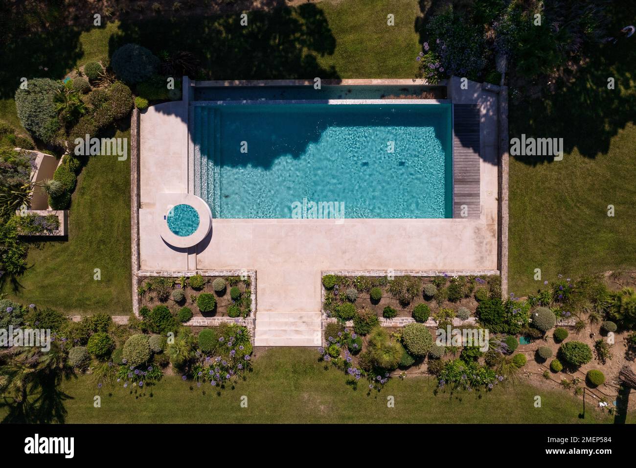 An aerial view of a modern swimming pool in a sunny garden Stock Photo ...