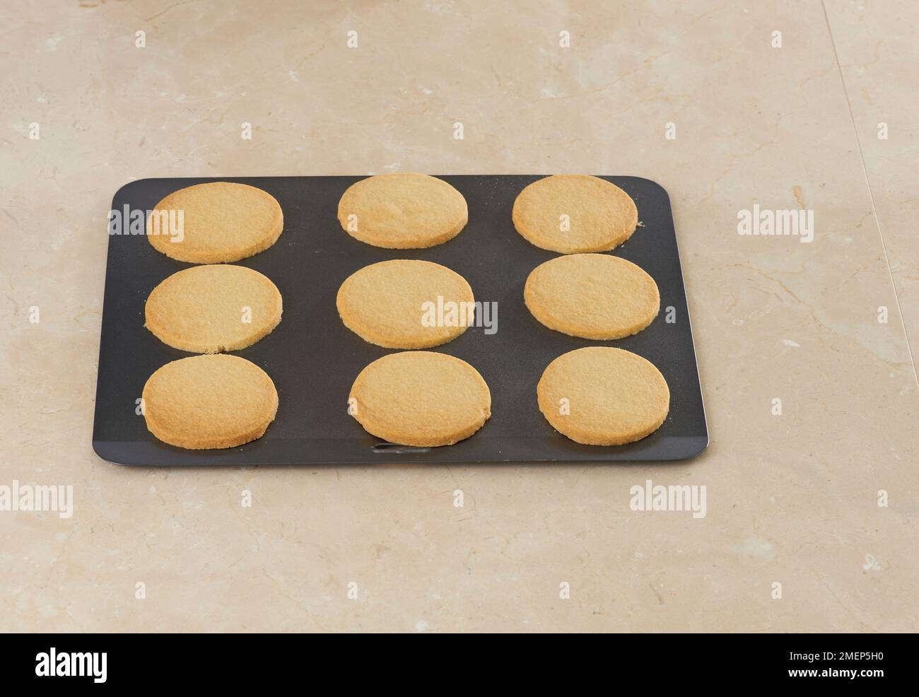 Biscuits pan hi-res stock photography and images - Alamy
