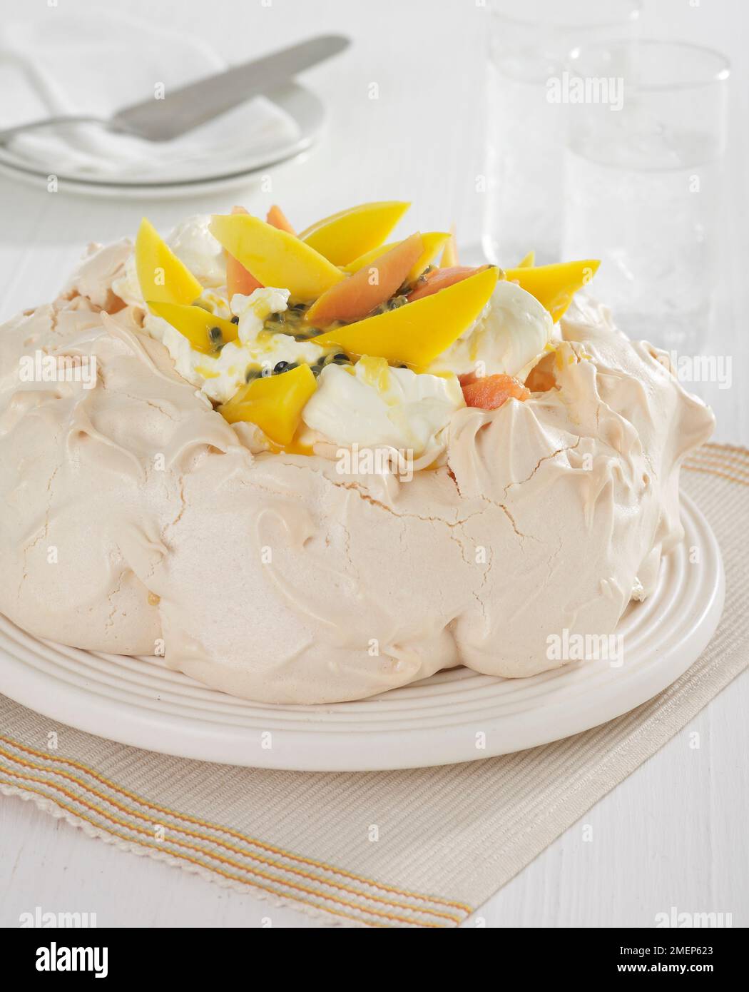 Fruit pavlova dessert hi-res stock photography and images - Alamy