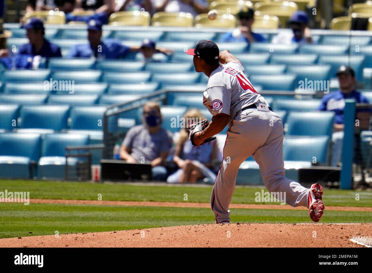 Washington Nationals starting pitcher Joe Ross throws to the Los ...