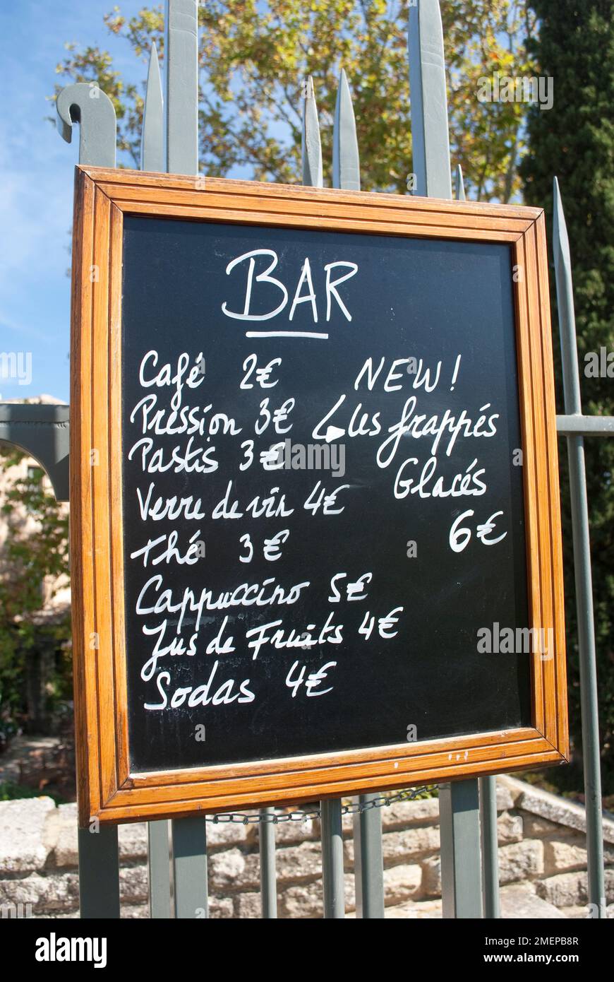 France, Languedoc-Roussillon, Gard, Vers-Pont-du-Gard, Pont du Gard, Le ...