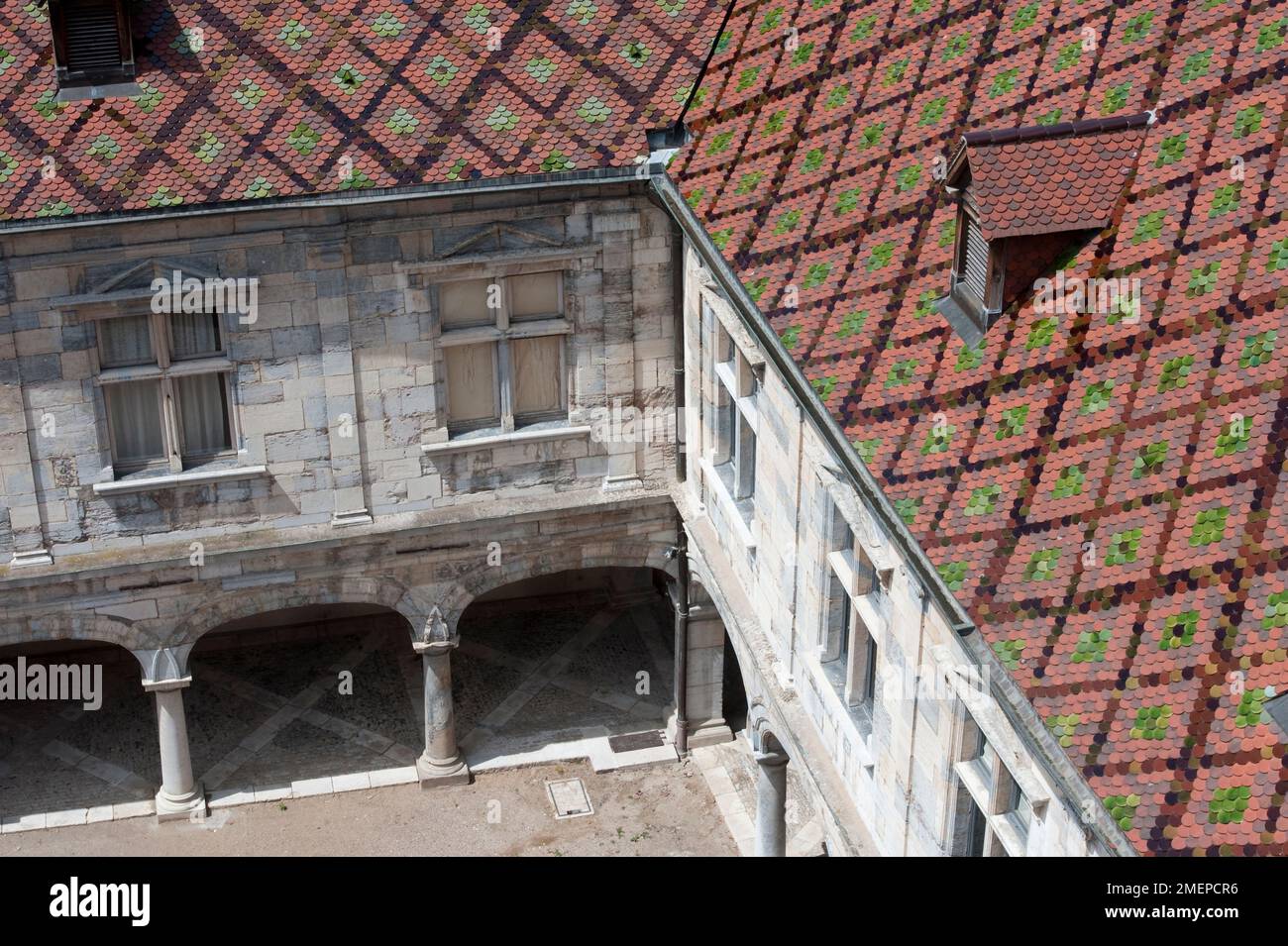 France, Franche-Comte, Besancon, Palais Granvelle, toit bourguignon ...