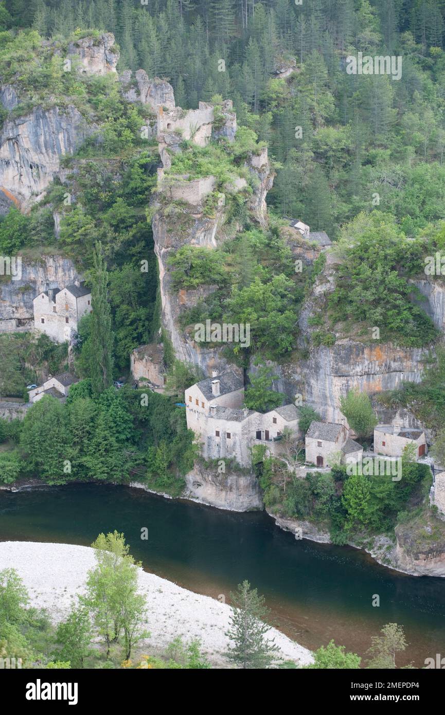 France, Languedoc-Roussillon, Lozere, Sainte-Enimie, river Tarn gorge ...