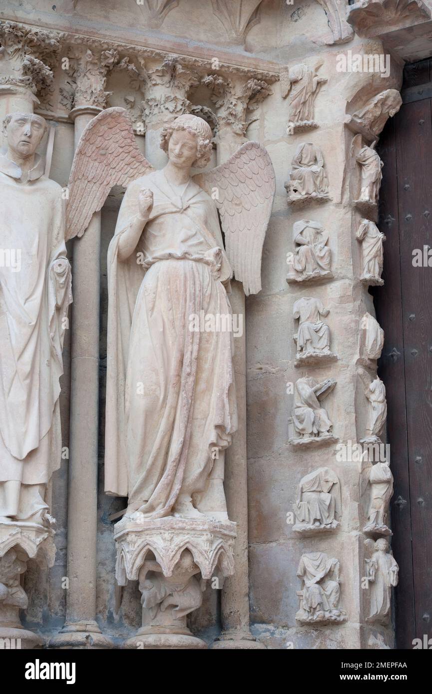 France, Marne, Reims (Rheims), Reims Cathedral, exterior, angel statue ...
