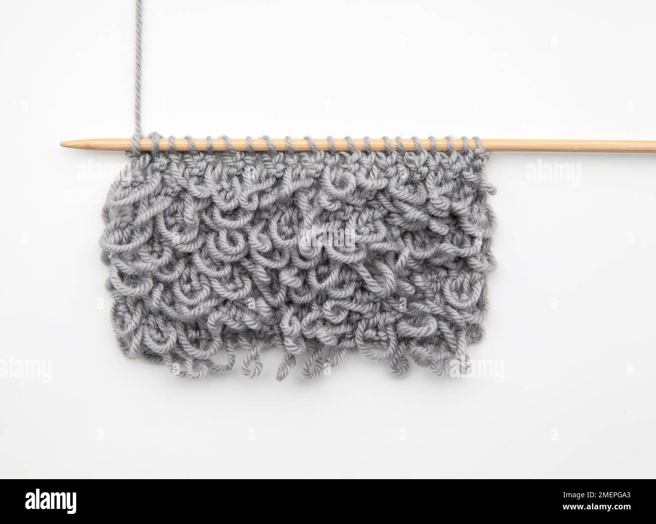 Loops to back knitting technique, sample Stock Photo - Alamy