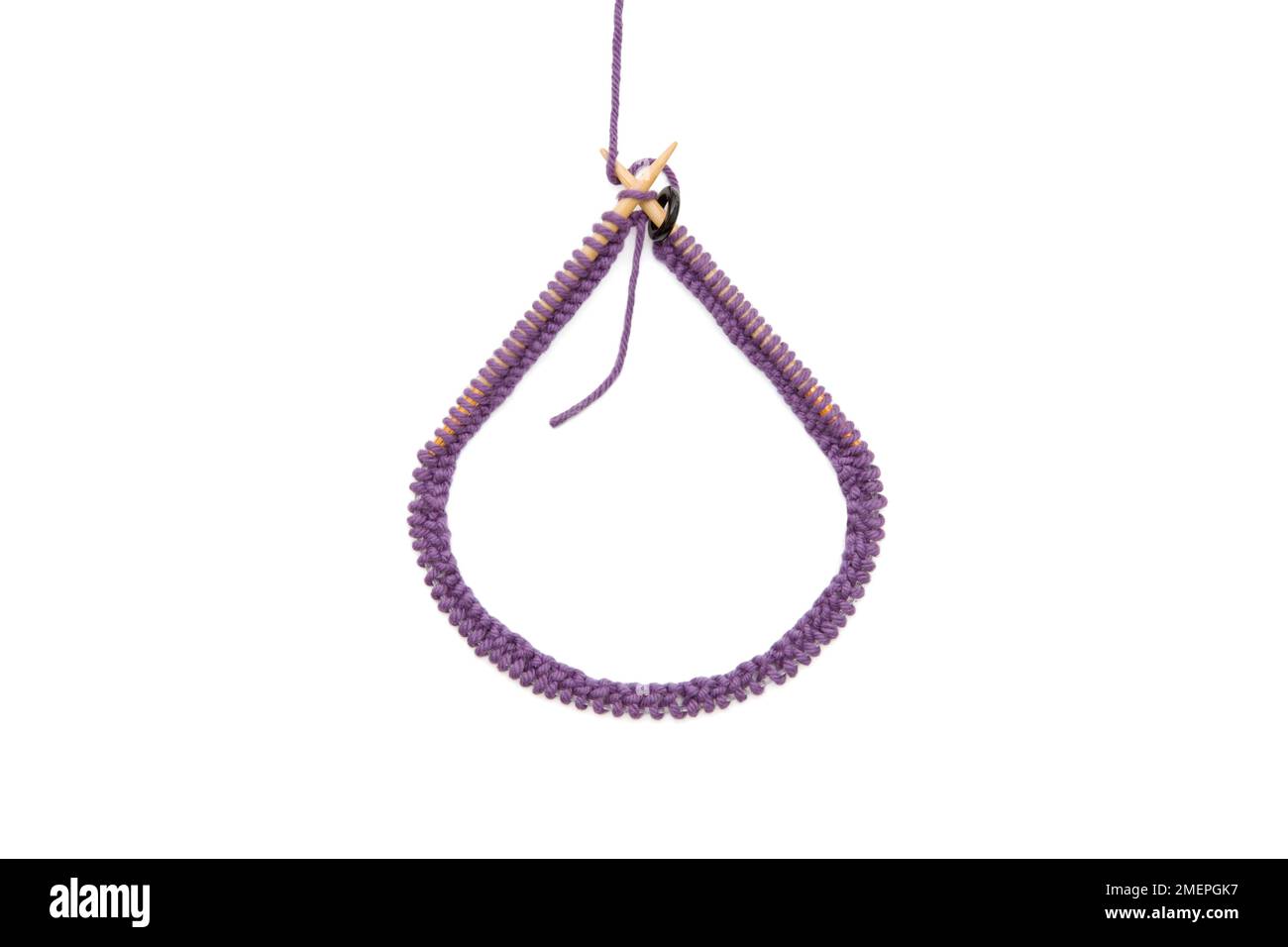 Needle and thread cut out hi-res stock photography and images - Alamy