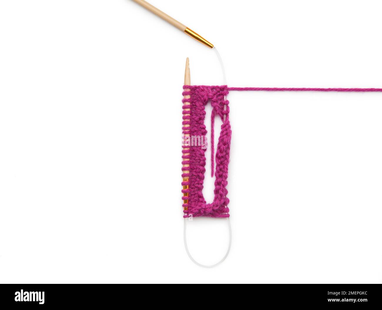 Example of working with a circular knitting needle - knitting a mobus ...