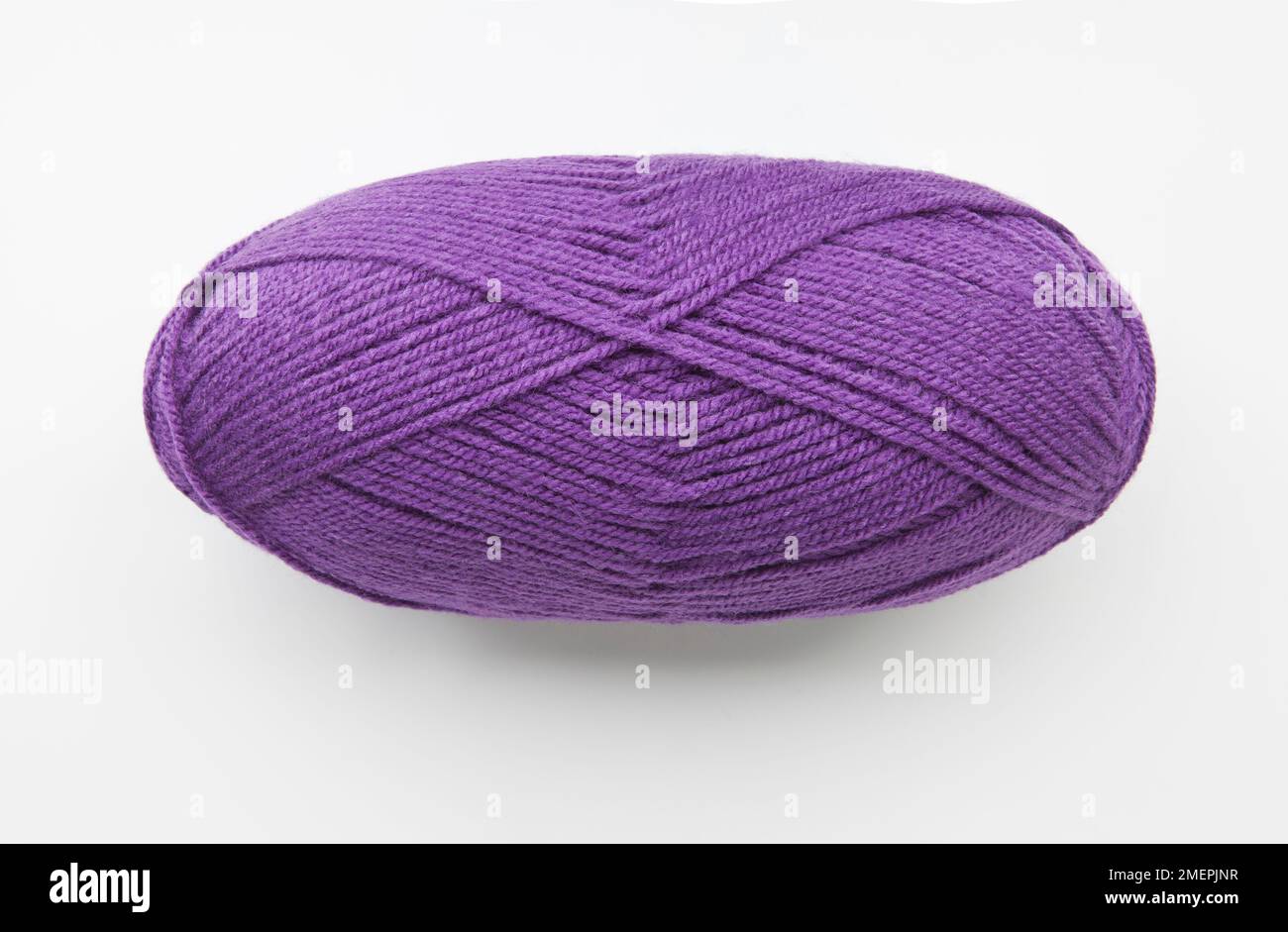 Ball of purple acrylic yarn Stock Photo - Alamy