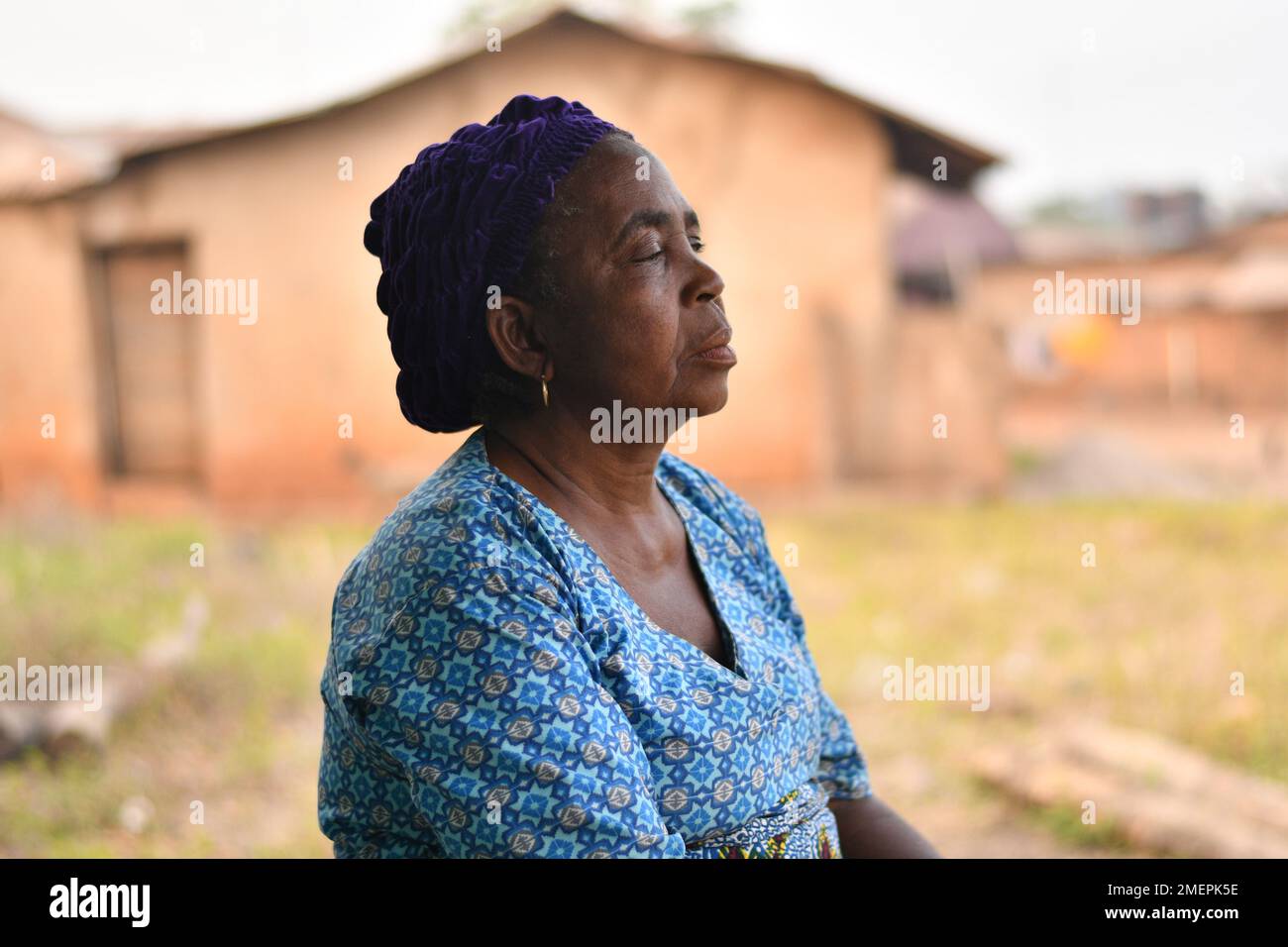 portrait of elderly african woman Stock Photo - Alamy