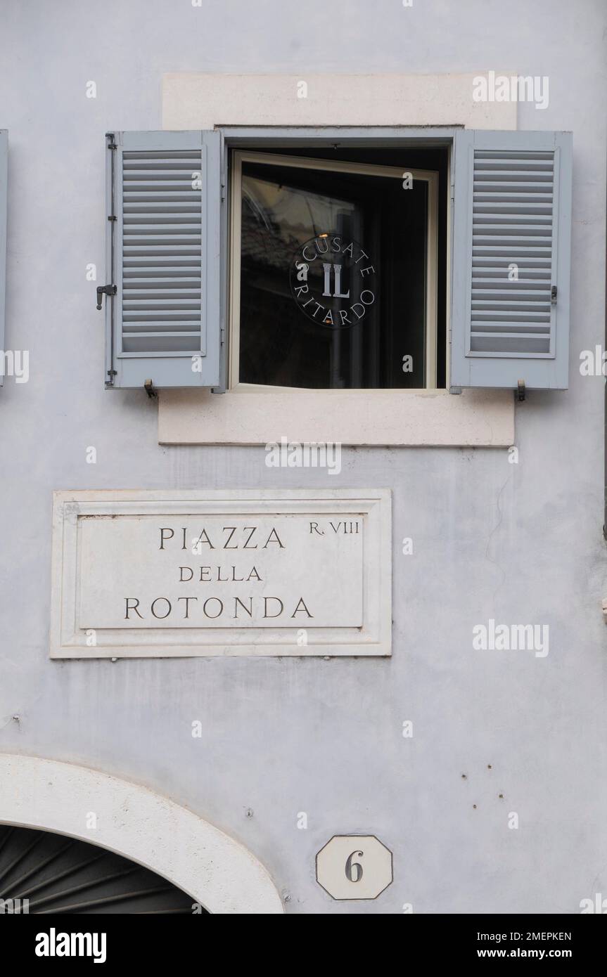 Italy, Lazio, Rome, Centro Storico, Pantheon, Piazza della Rotonda ...