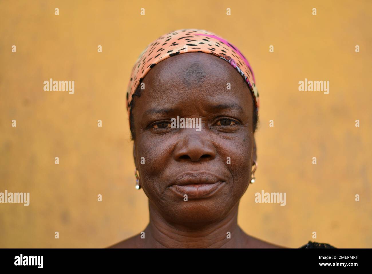 portrait of elderly african woman Stock Photo - Alamy