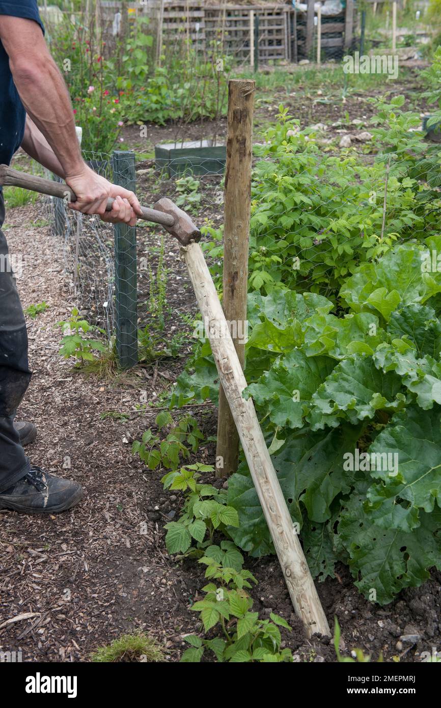 Man using sledge hammer hi-res stock photography and images - Alamy
