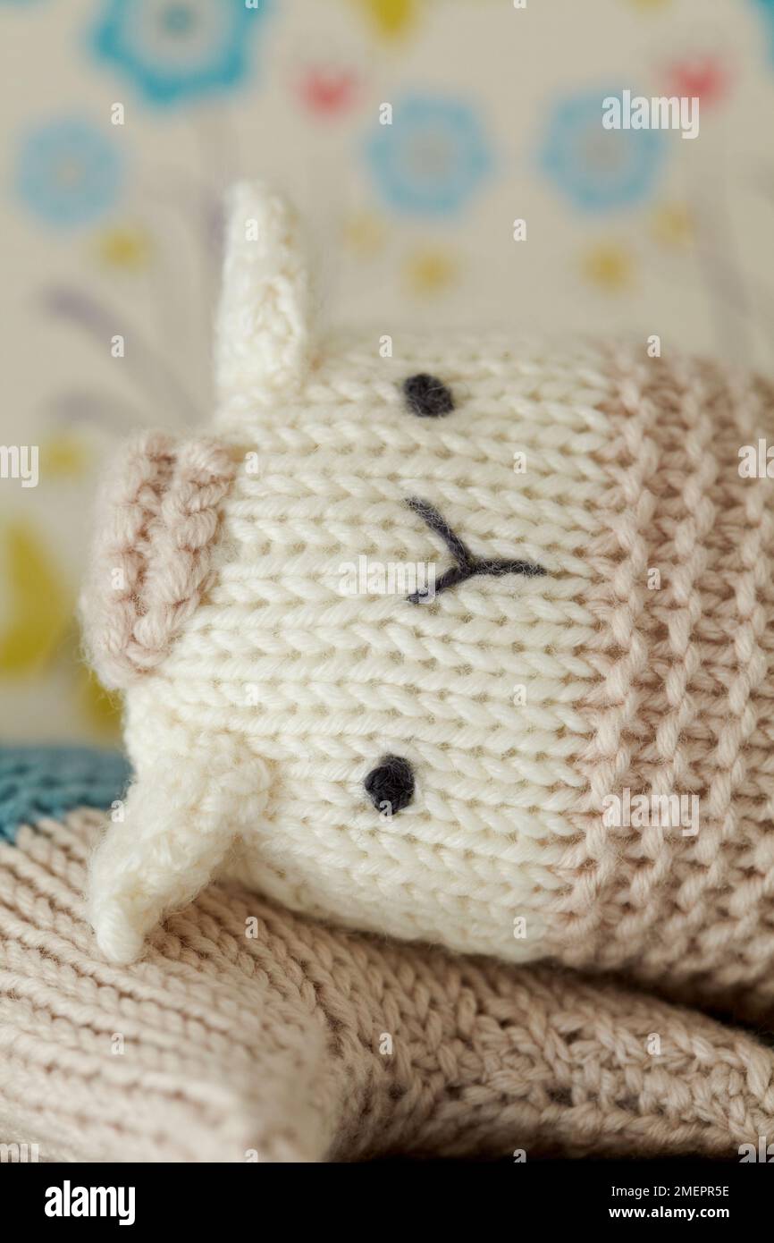 Knitted sheep hi-res stock photography and images - Alamy