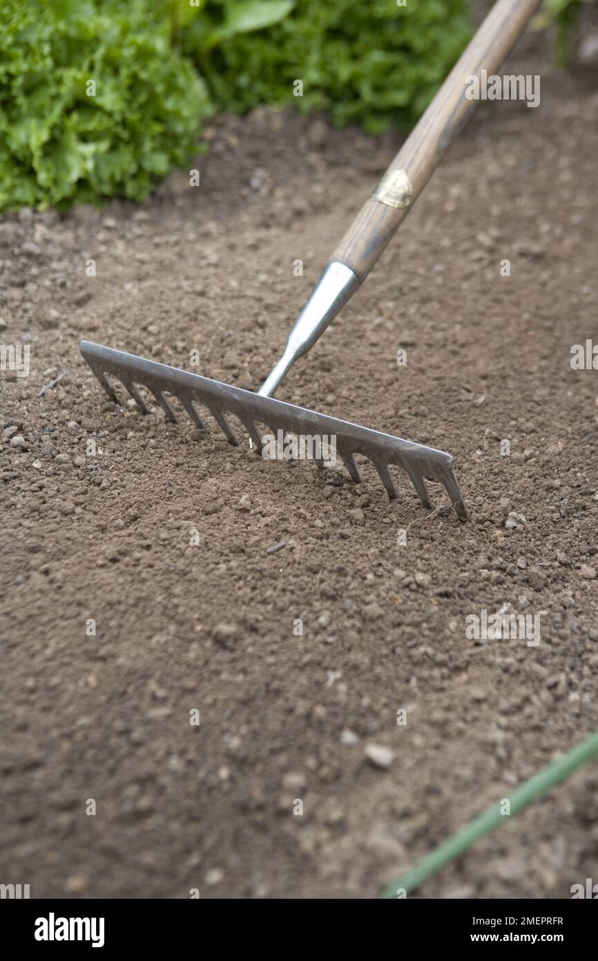Earth for gardening hi-res stock photography and images - Alamy