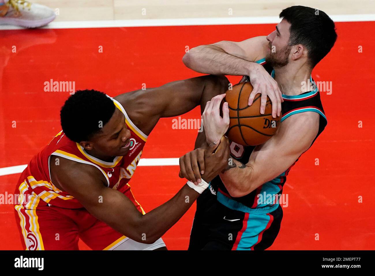 Atlanta Hawks forward Nathan Knight (1) and Memphis Grizzlies guard ...