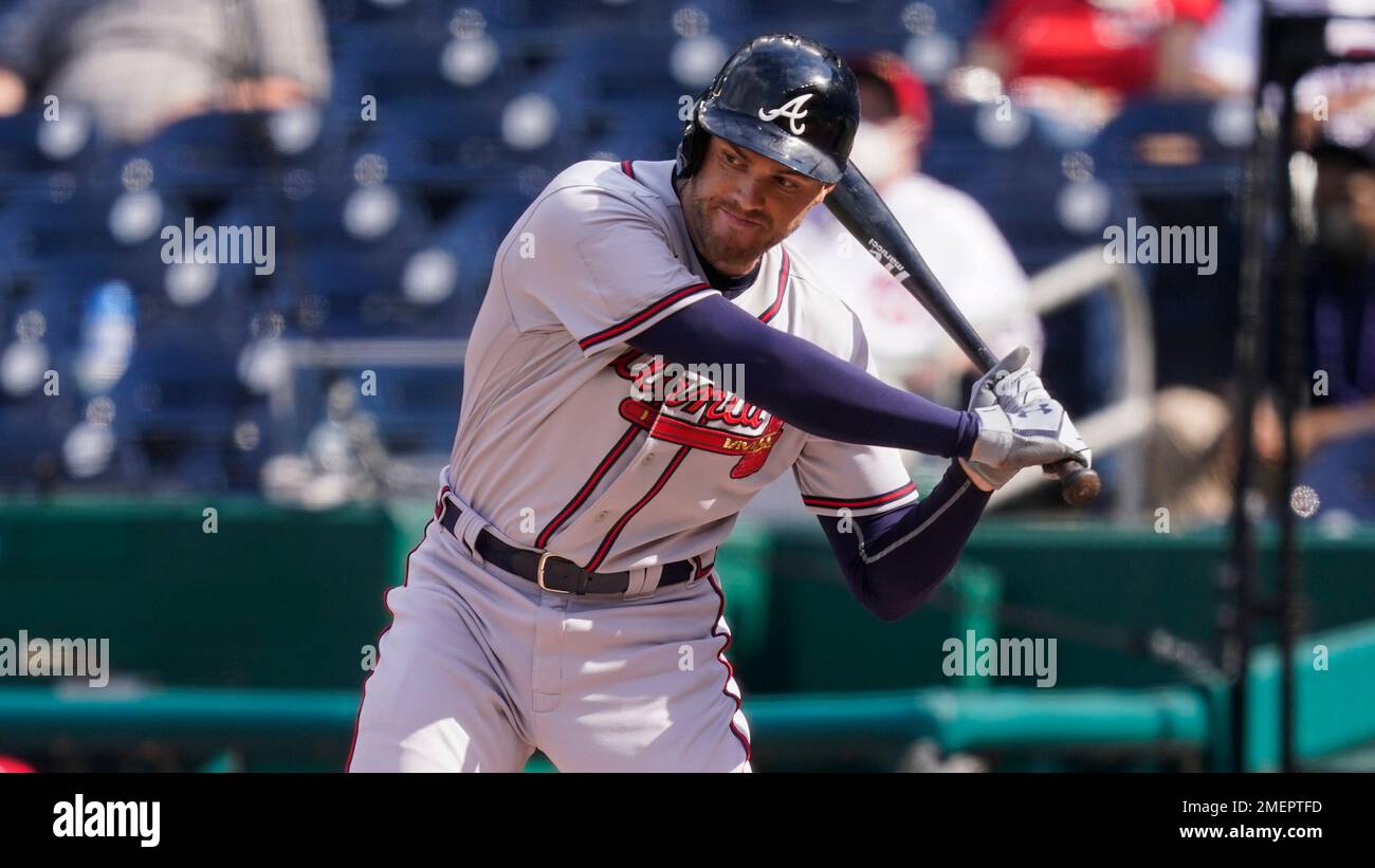 Atlanta Braves first baseman Freddie Freeman (5) bats during the second ...