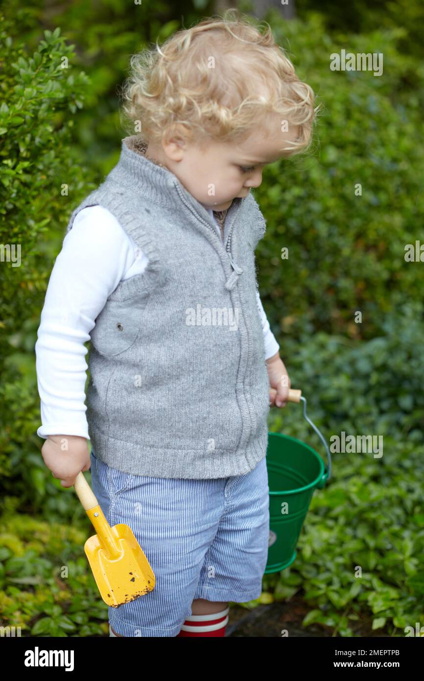 Child with bucket and spade hi-res stock photography and images - Alamy