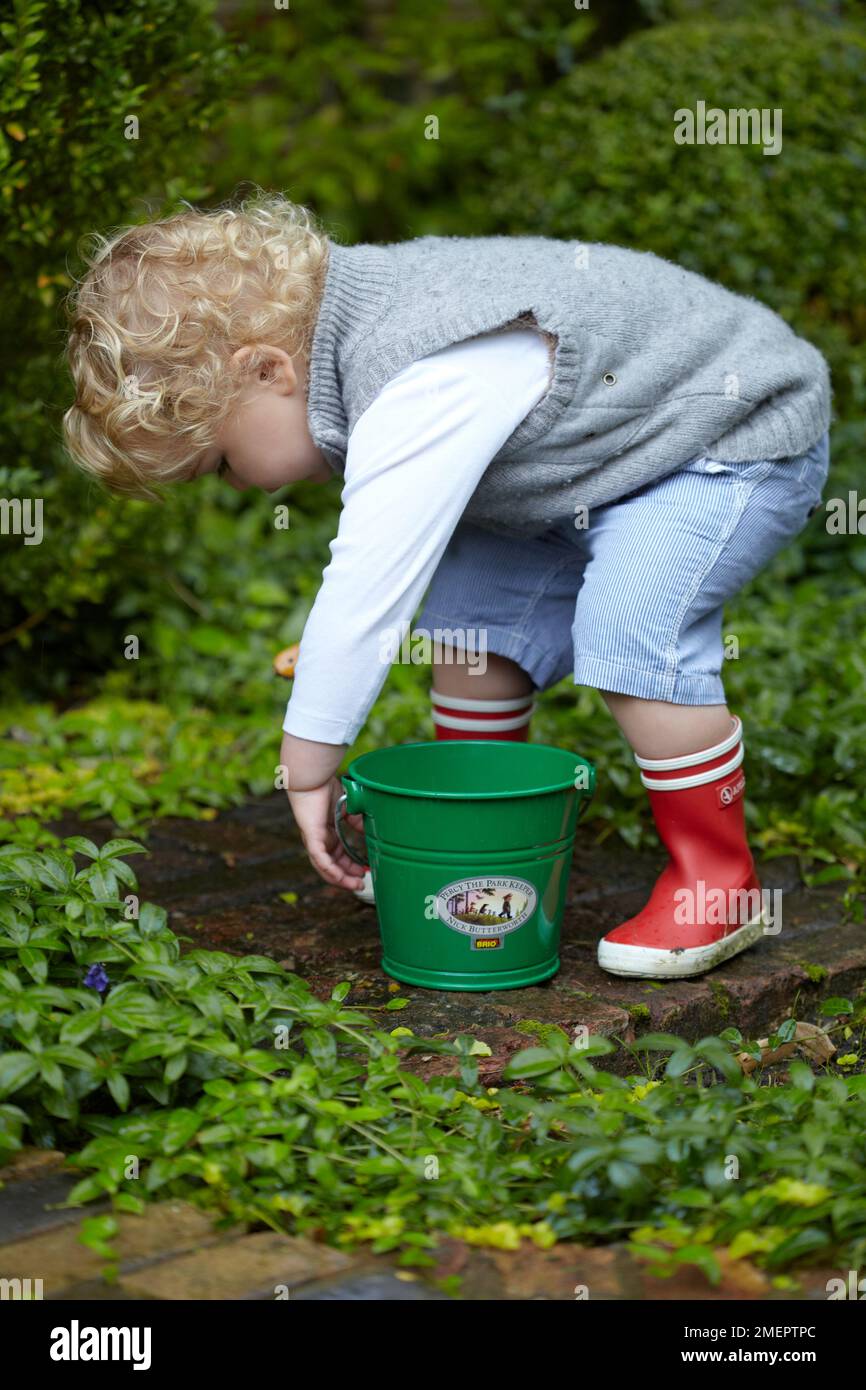 The bucket boy hi-res stock photography and images - Alamy