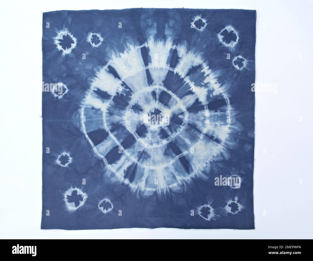 Tie circle hi-res stock photography and images - Alamy