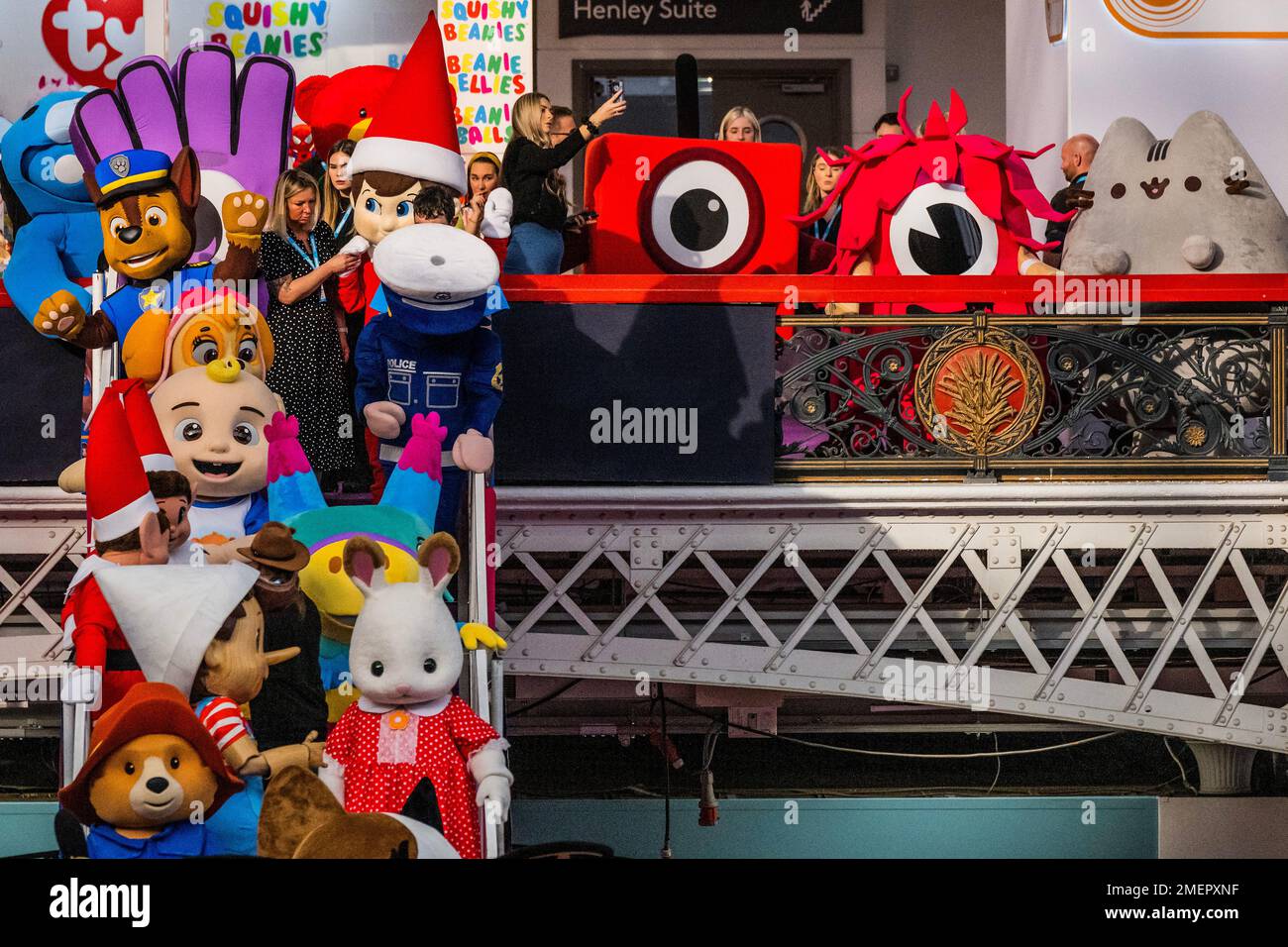 London, UK. 24th Jan, 2023. The Character parade of giant soft toy ...