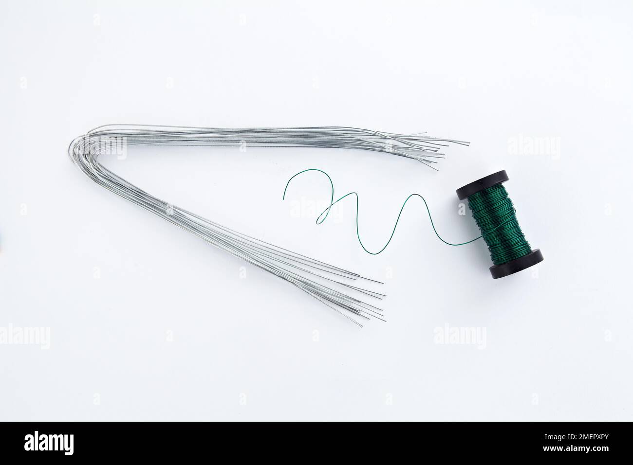 Wire close up hi-res stock photography and images - Alamy