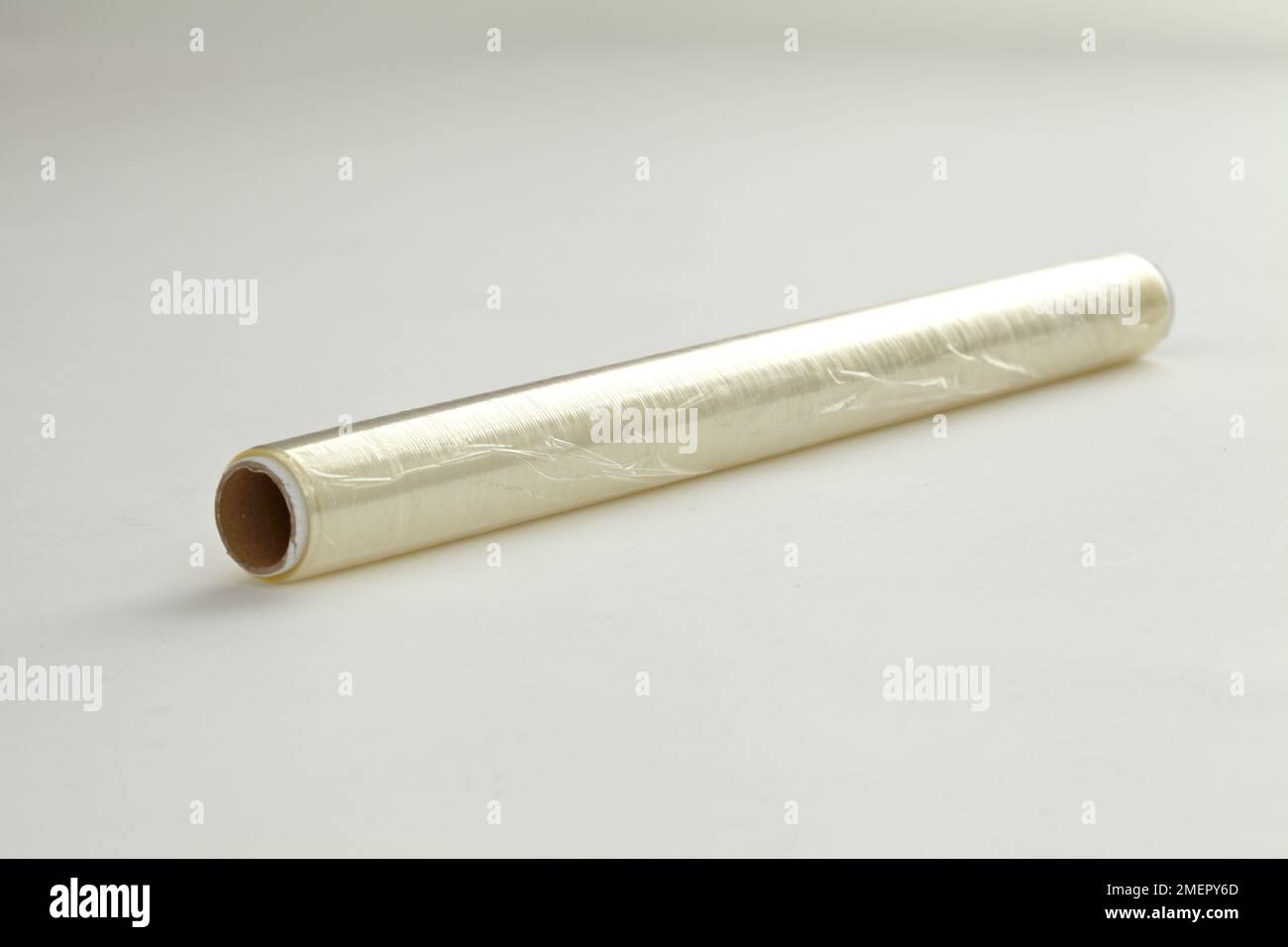 Roll of plastic kitchen wrap, close-up Stock Photo - Alamy