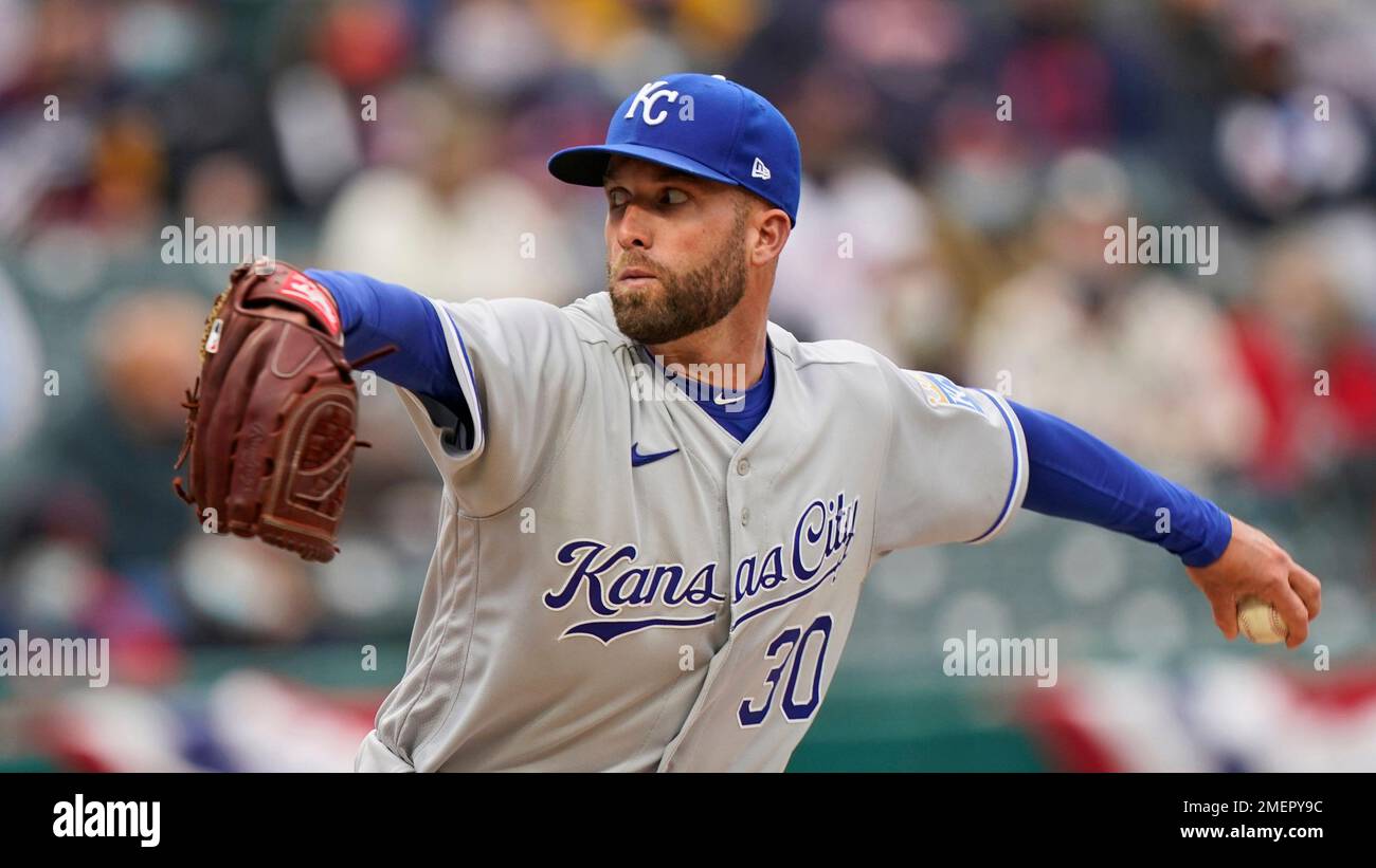 Kansas City Royals starting pitcher Danny Duffy delivers in the first ...