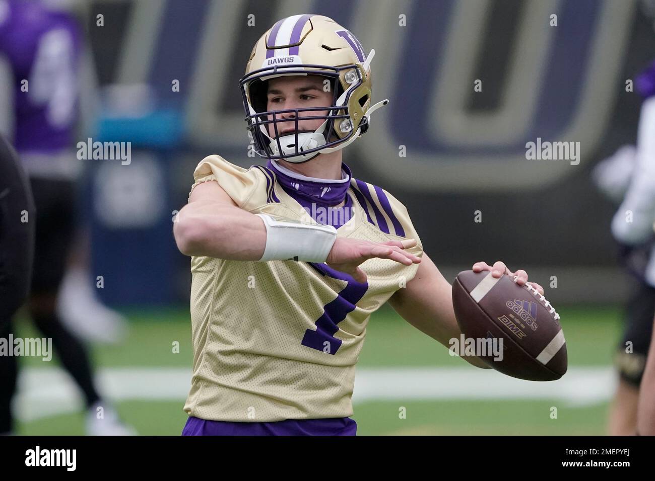 Washington quarterback Sam Huard passes during the first day of NCAA ...