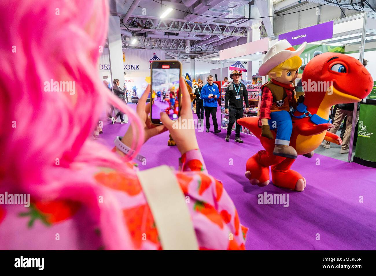 London, UK. 24th Jan, 2023. Jon and Blitz, his speedy velociraptor ...