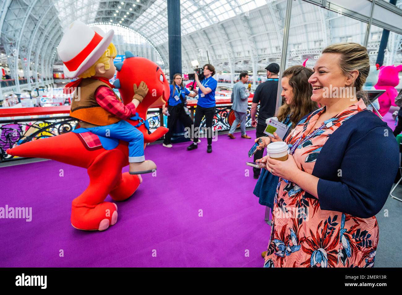 London, UK. 24th Jan, 2023. Jon and Blitz, his speedy velociraptor ...