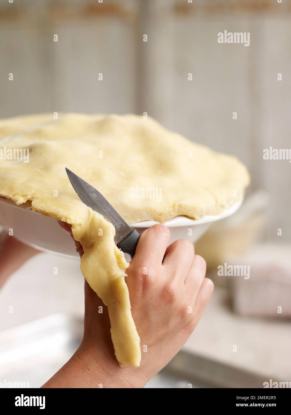 Pie dough hi-res stock photography and images - Alamy