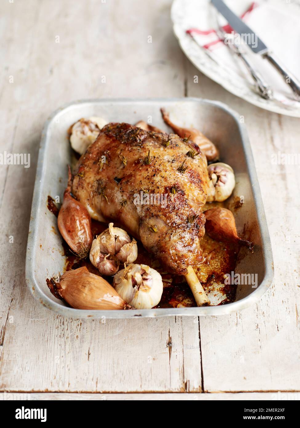 Roasted leg of lamb in roasting pan Stock Photo - Alamy