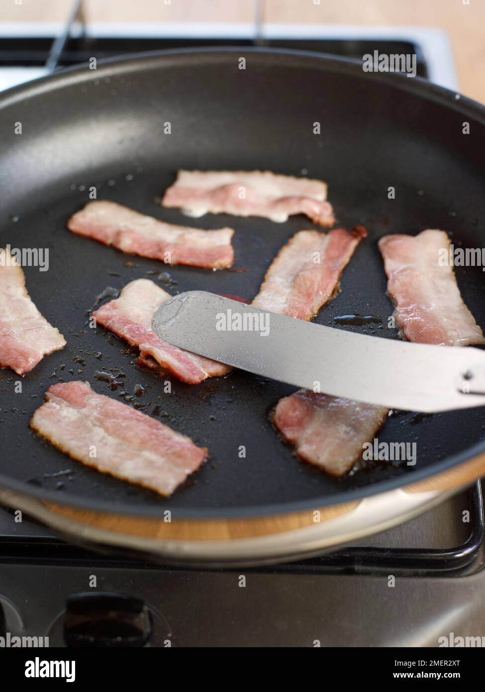 Frying bacon rashers Stock Photo - Alamy
