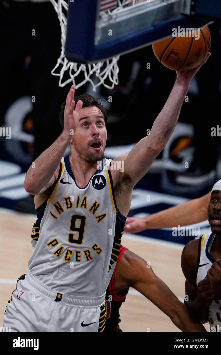 Indiana Pacers guard T.J. McConnell (9) shoots against the Chicago ...