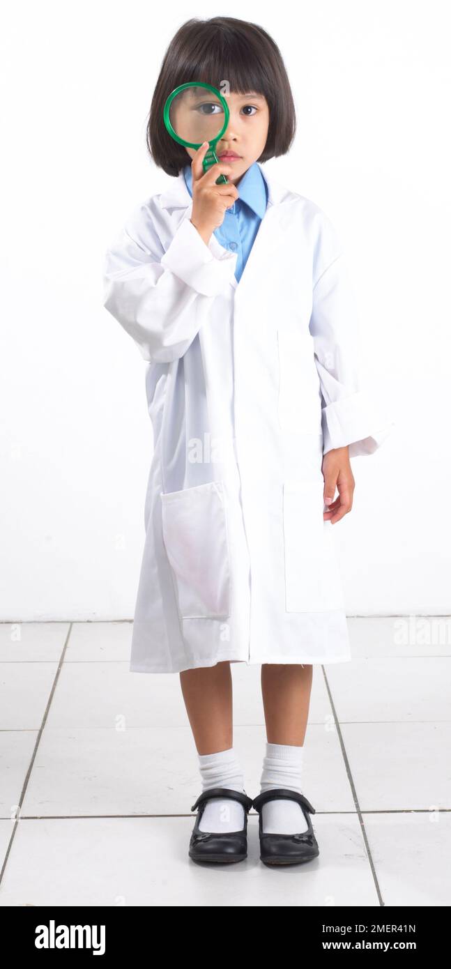 Girl in lab coat hi-res stock photography and images - Alamy